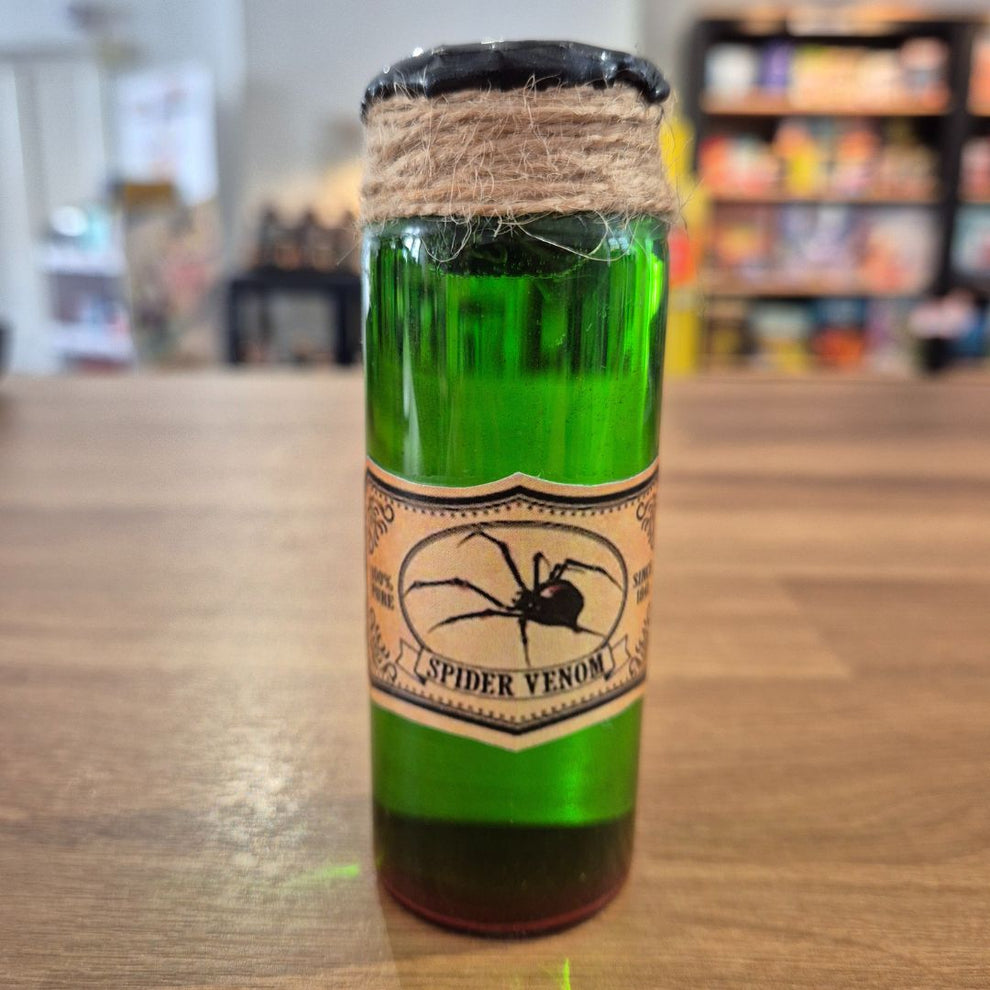 Potion Bottle Liquid D20 Roller: Spider Venom – Odyssey Games